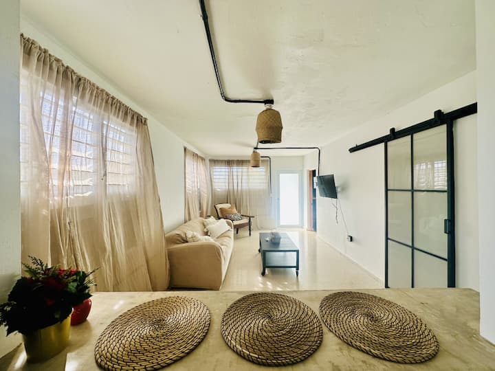 Surfers Townhouse- Unit 2 - Isabela