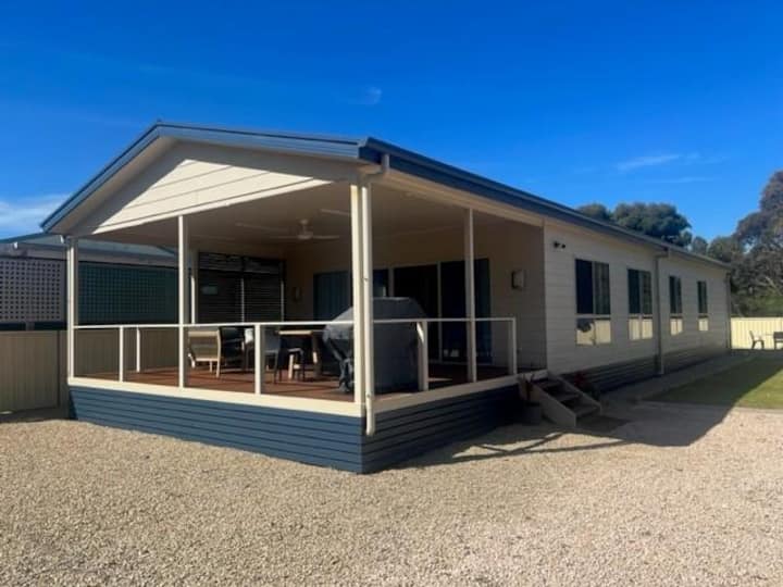Royston Retreat- Lovely 4 Bedroom Holiday Home - Minlaton