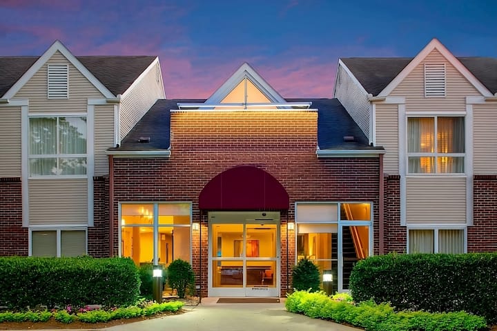 Relax In Brentwood In A Suite & Visit Nashville! - Brentwood, TN