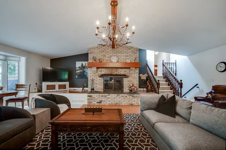 Renovated Retreat:10ppl-lakefront-sauna-kayaks - Bracebridge