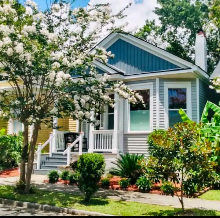 Banana Cottage: Hot Tub & Sun Deck - Savannah, GA