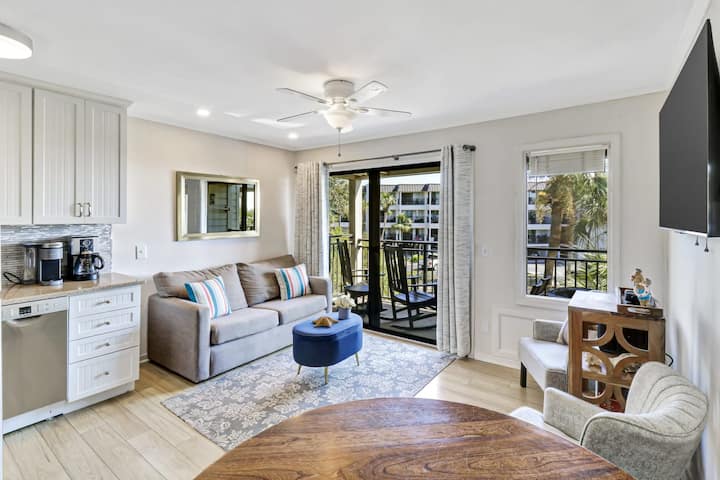 Partial Oceanfront Paradise Seaside Villa Balcony - Île de Hilton-Head, SC