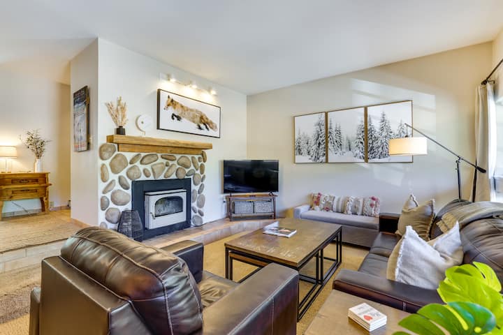 East Vail Condo W/ Pool, Hot Tub, & Free Bus Stop - Vail, CO