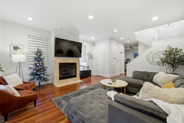 Wicker Park 4bd Home With Theater Room & Rooftops - Chicago