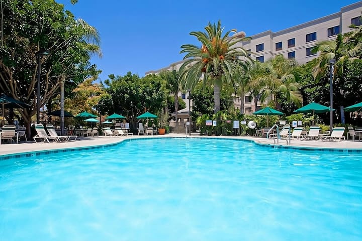 Your Gateway To Anaheim's Top Attractions W/ Pool - Orange, CA