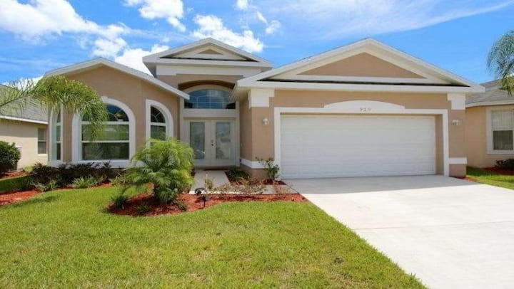 Single Storey 4bed/3bath Pool Home - Kissimmee, FL