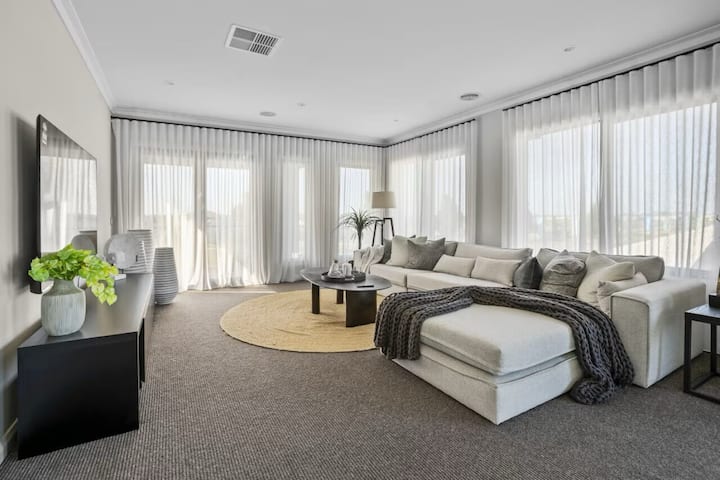 Werribee Gem Luxe Home Family Getaway 6bed Netflix - Werribee