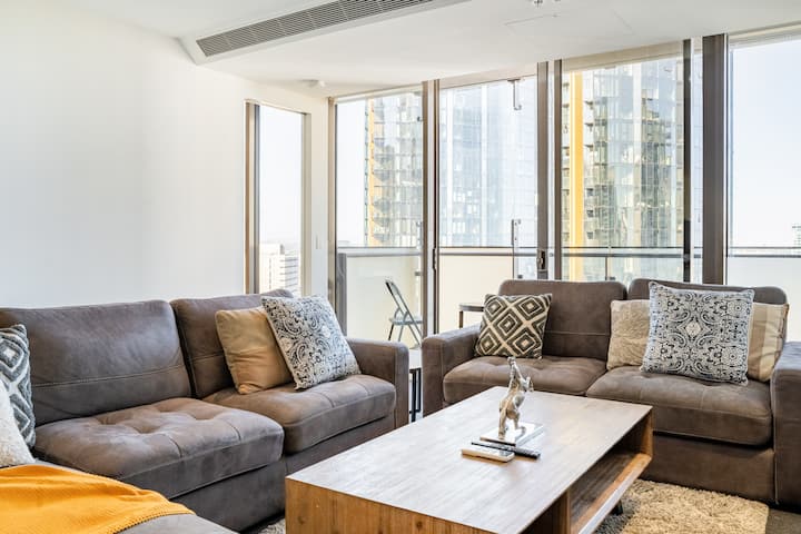Near Crown & Eureka | Pool,  Gym, Tennis, Carpark - Brighton