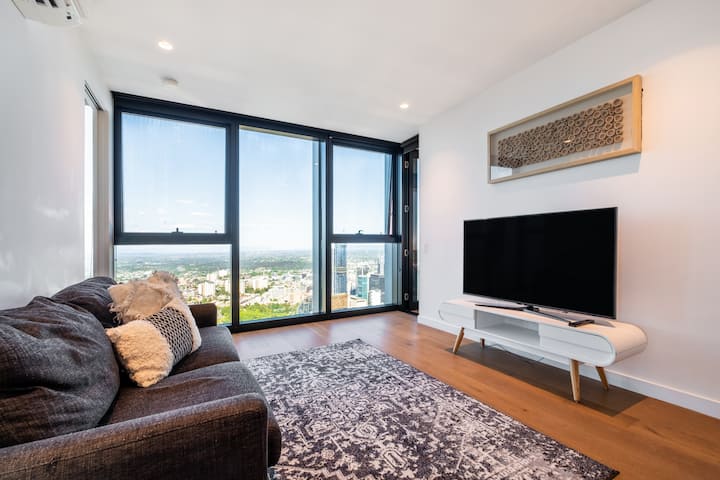 Winter Holiday Stay: City View, Pool, Gym, Parking - Melbourne