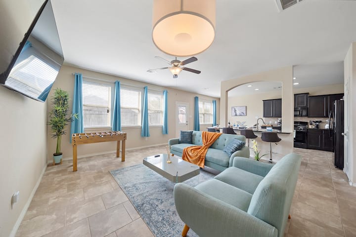 Houston Home Nr Iah | Games | Wi-fi | Bbq | Yard - Houston, TX