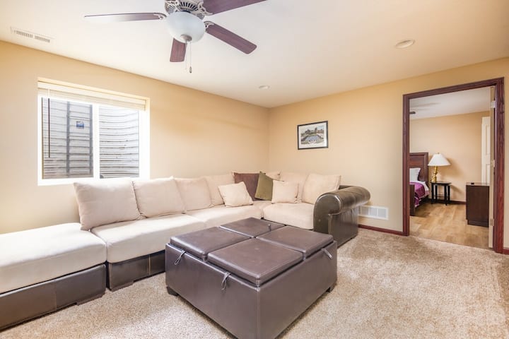 Spacious & Homely Family Retreat - Altoona, IA
