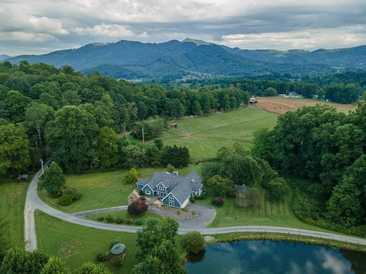 Smokies View By Cm | Game Tables, Hot Tub, & Grill - Maggie Valley, NC