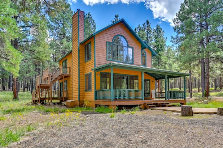 Hike & Fish: Parks Cabin W/ Balcony & Forest Views - Parks, AZ