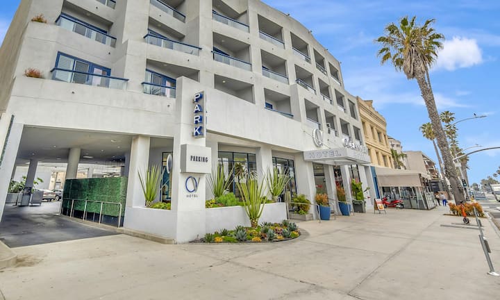 Walkable To The Pier & Shopping – Plus Views! - Santa Mónica, CA