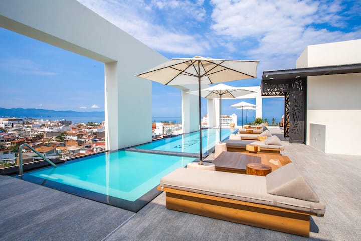 Modern 1br + 2ba + Den | Gym & Secure Parking - Puerto Vallarta