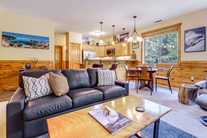 Boulders Truckee Condo Near Donner Lake + Skiing! - Truckee, CA