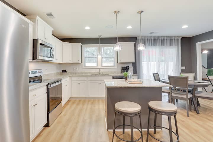 'Vibe Villa' W/ Backyard ~ 8 Mi To Shaw Afb! - Poinsett State Park, Wedgefield