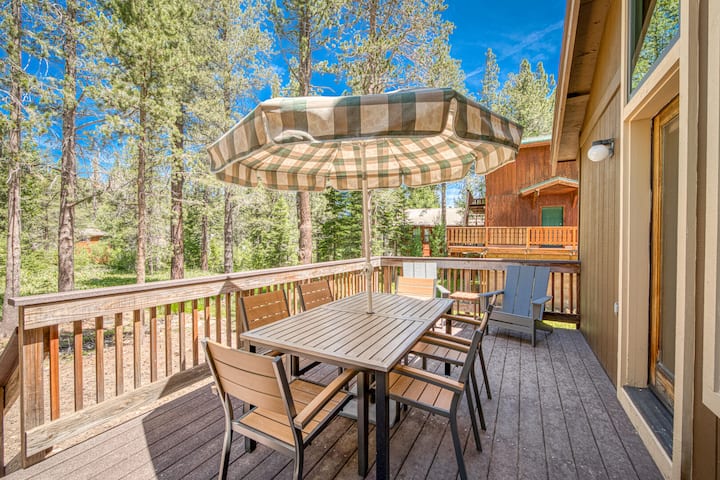 Rustic Retreat- Forest Views, Amenities, Pets Ok - Truckee, CA