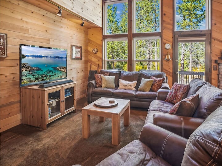 Rustic Retreat- Forest Views, Amenities, Pets Ok - Truckee, CA