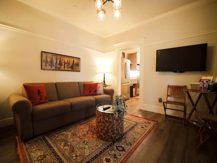 Redtail Inn - Orliena Suite | Hot Tub | Dtwn - Ashland, OR