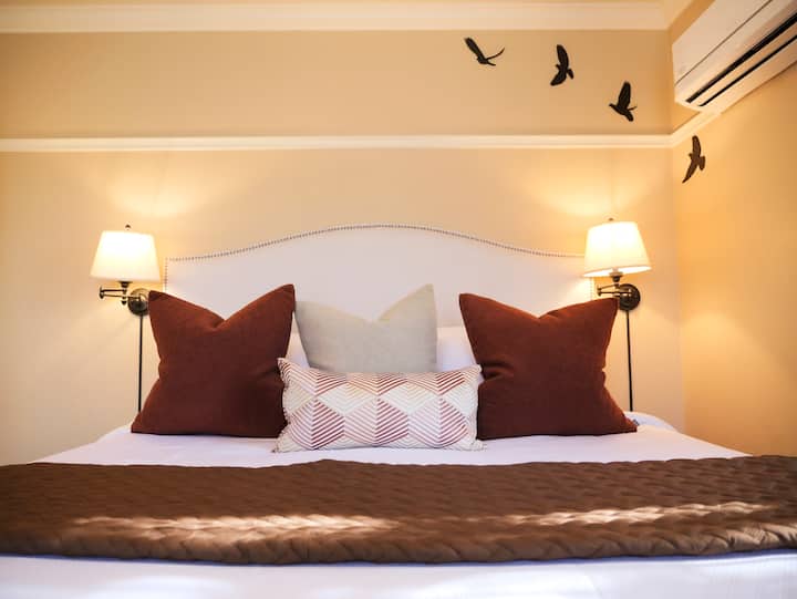 Redtail Inn - Orliena Suite | Hot Tub | Dtwn - Ashland, OR