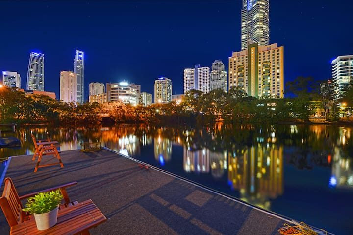 Anchorage Waters | Luxury Waterfront Home | Sleeps 20 | Walk To Beach & Cbd - Surfers Paradise