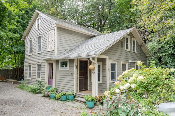 Chic Farmhouse Woodstock Saugerties Hiking Hits - Woodstock, NY