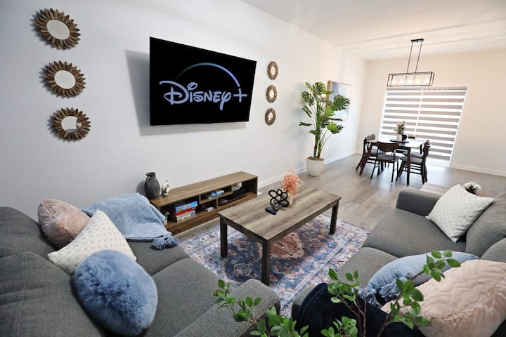 Beautiful Home With 4 King Beds|airport|disney+ - Edmonton