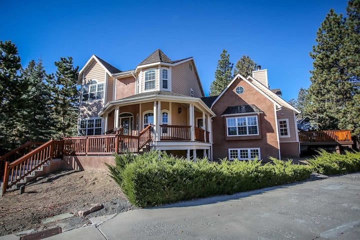 Sleeps 16, Walk To The Lake & Village - Big Bear Lake, CA