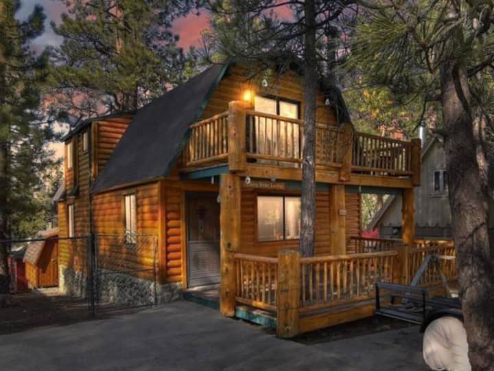 Hot Tub Cabin Near Village Shops & Dining - Big Bear Lake, CA