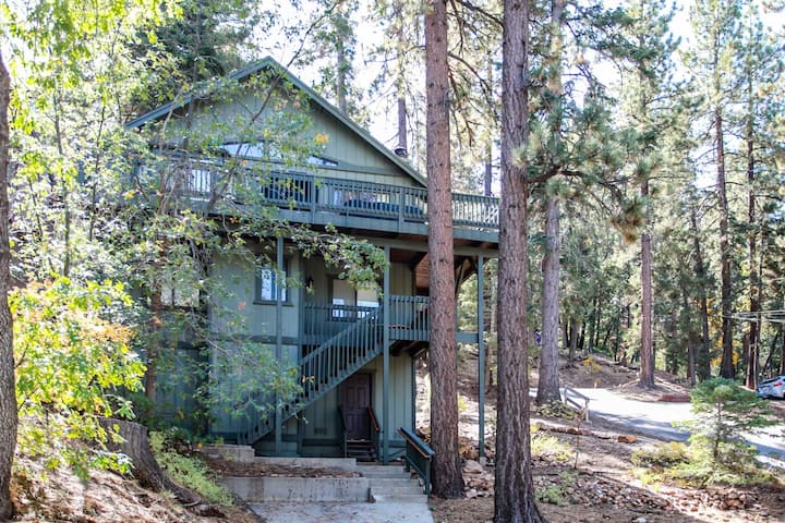 Treetop Falls Hosted By Big Bear Cool Cabins - Big Bear Lake, CA
