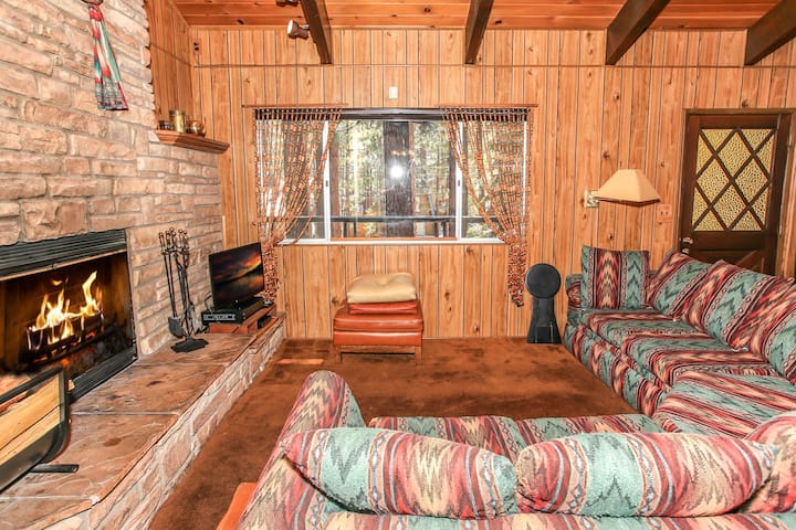 Snow Summit Cabin With Fireplace & Deck - Big Bear Lake, CA