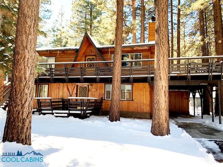 Snow Summit Cabin With Fireplace & Deck - Big Bear Lake, CA