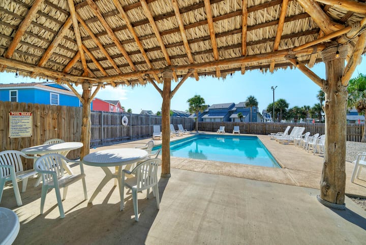 2blocks To Beach, Patio W/ Bar | Awave From It All - Port Aransas, TX