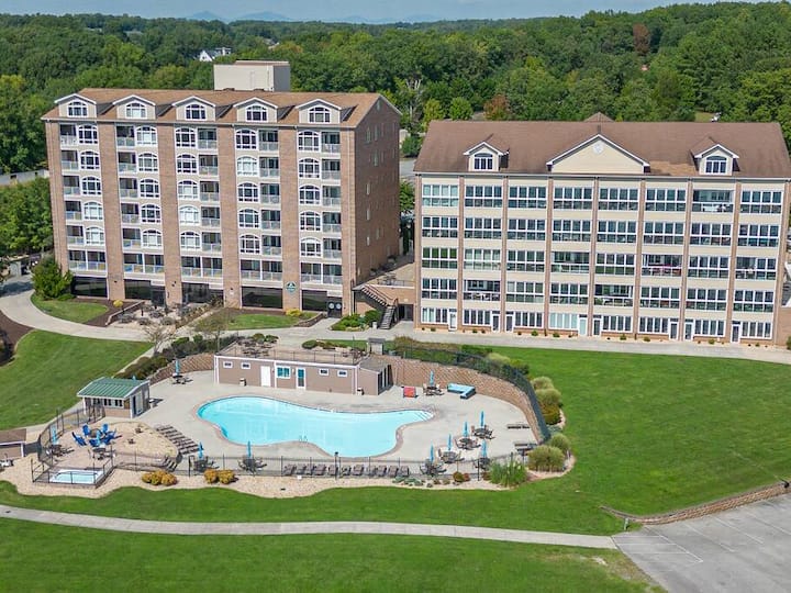 Cozy Resort - Pickleball, Beaches, Boat Ramps - Smith Mountain Lake