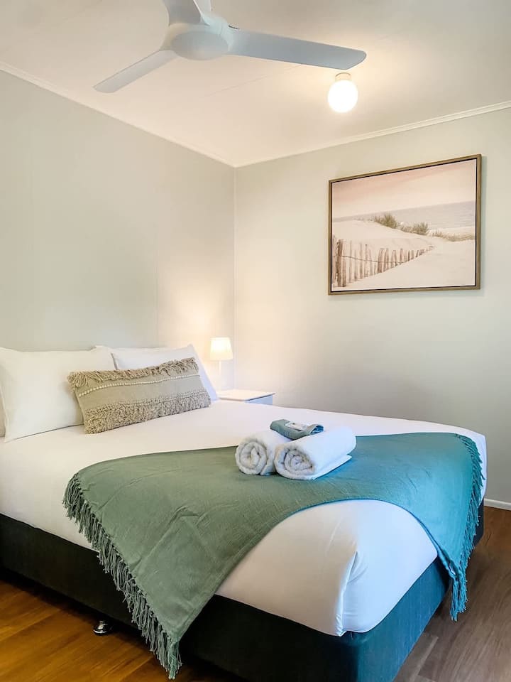 Two-bedroom ~ Beachside On Burkitt - Duex - Bargara
