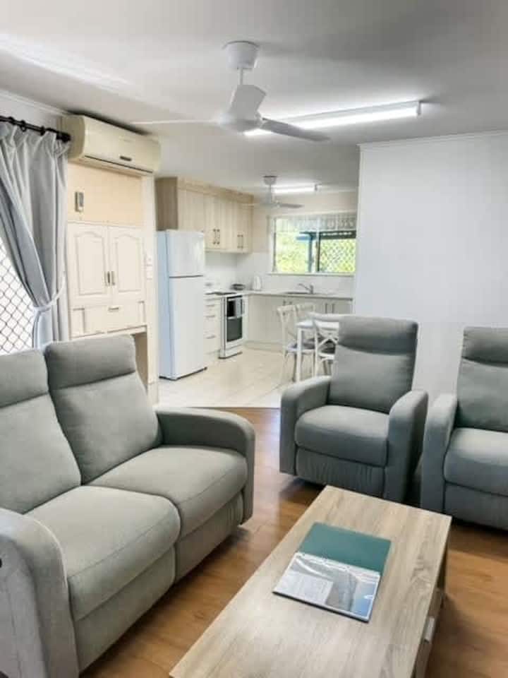 Two-bedroom Beachside Unit ~ Sleeps 4 - Bundaberg Central