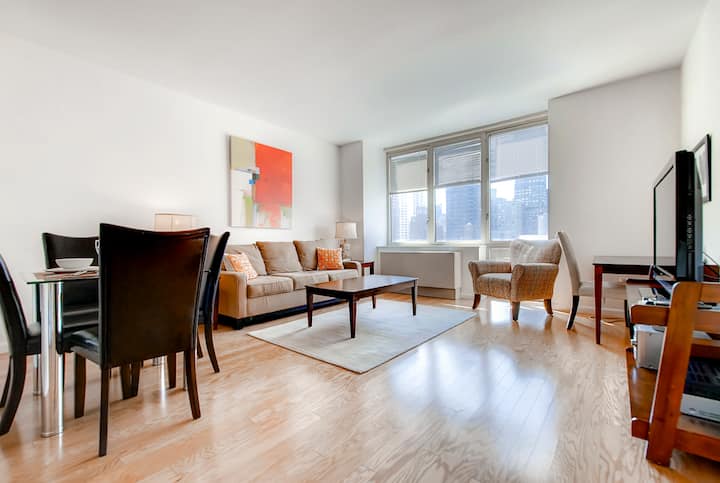 New Yorks Prime 2br W. Equipped Gym - New York City