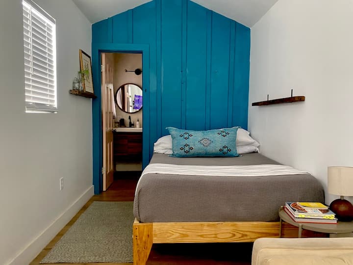 The Salon . Tiny Living With Big Vibes . Walkable - Austin, TX