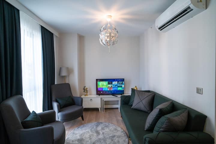 2 Bedroom Apartment In Cevizlibag - İstanbul