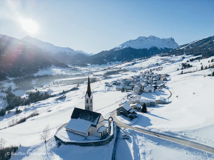 Alpine Chalet W/ Sauna & Mountain Views - Canton des Grisons