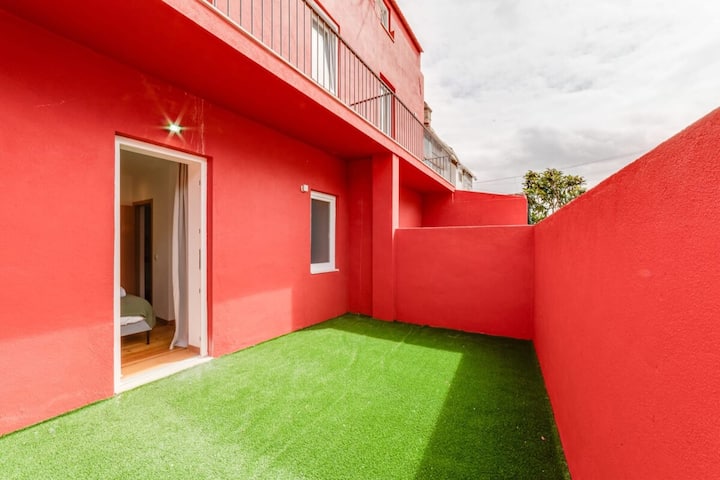 Stylish Campolide Charm Apartment W/private Patio - Odivelas