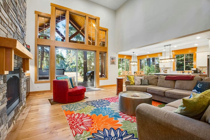 Dog-friendly 4br With Hot Tub, Game Room & Patio - Cle Elum, WA