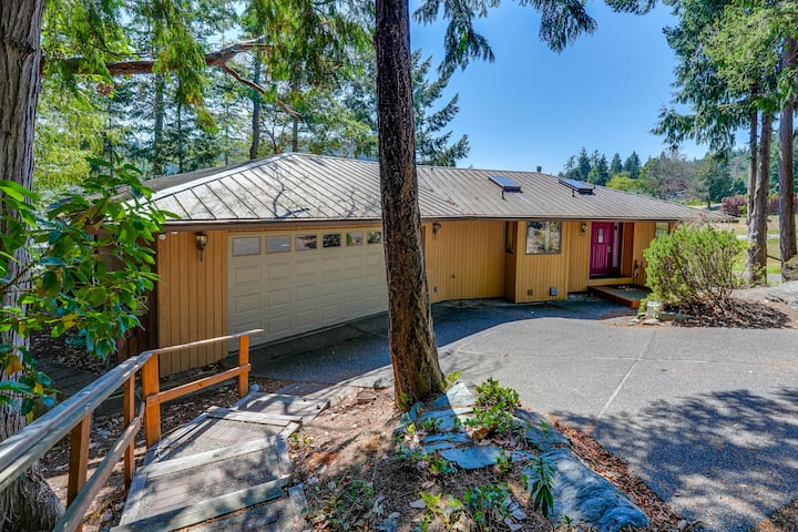 Serene La Conner Retreat W/ Fireplace & Deck! - Anacortes, WA