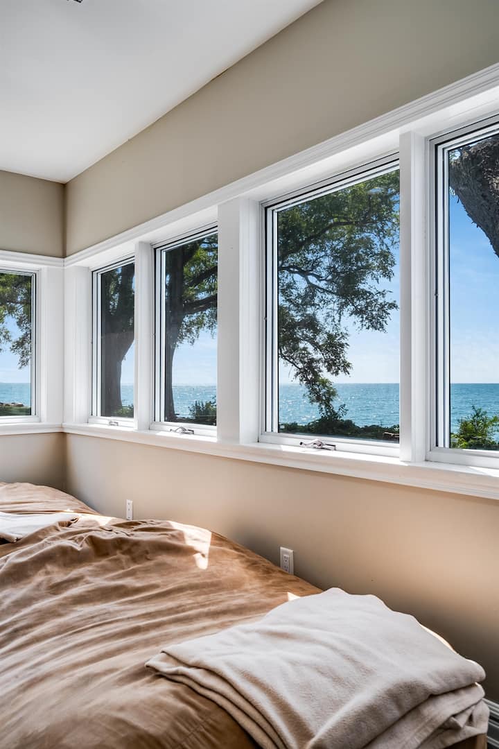 The Rose Cottage: On The Lake - Stay With Us! - Leamington