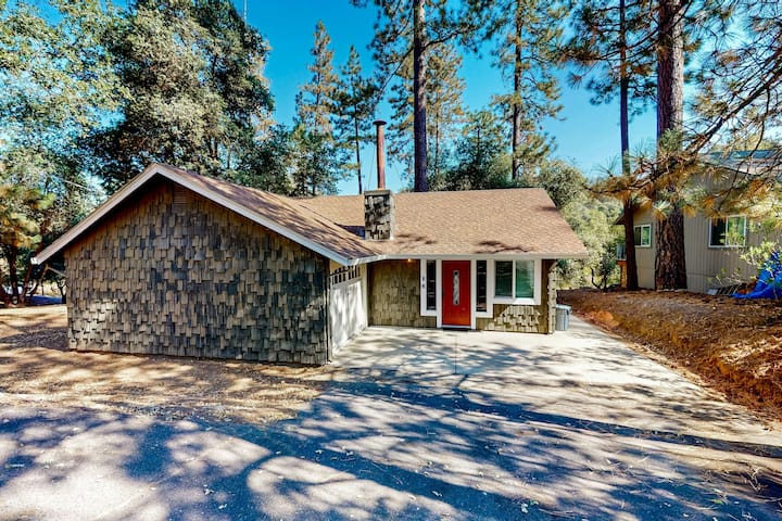 2br Dog Friendly Retreat With A Fireplace & W/d - Groveland, CA