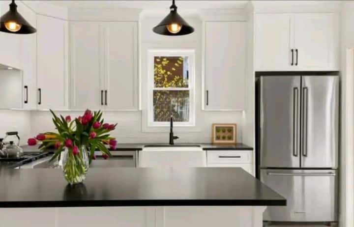 Downtown Picton, 3 Bedroom. - Sand Banks
