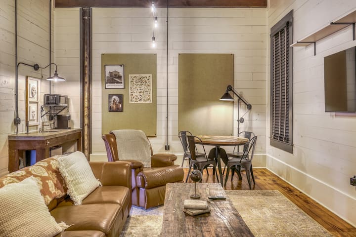 The Downtown Brenham Schoolhouse Hotel, Suite 2 - Brenham, TX