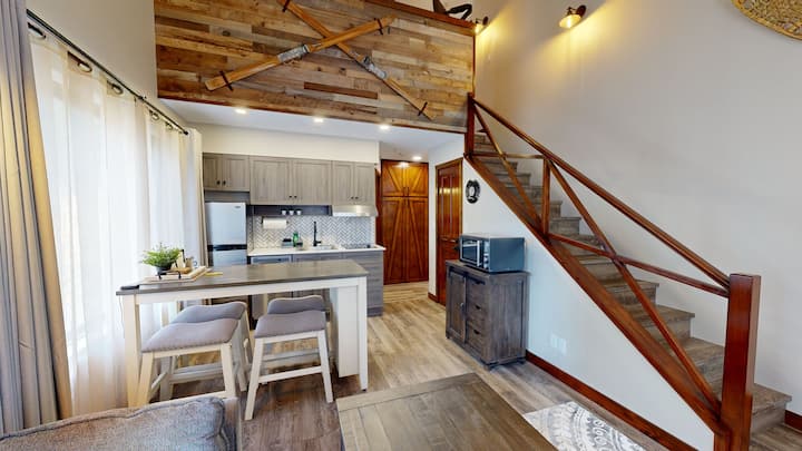 Hearthstone Lodge #302 - Sun Peaks