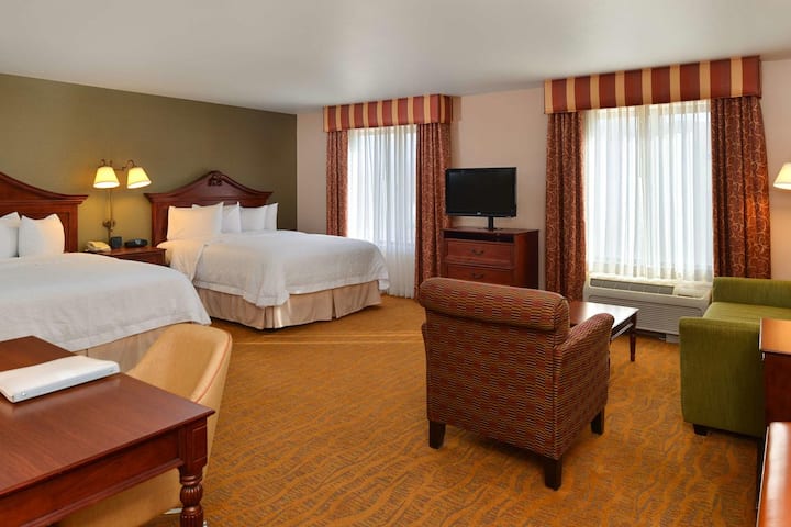Pets Are Allowed! 2 Relaxing Units, Indoor Pool! - Albuquerque, NM